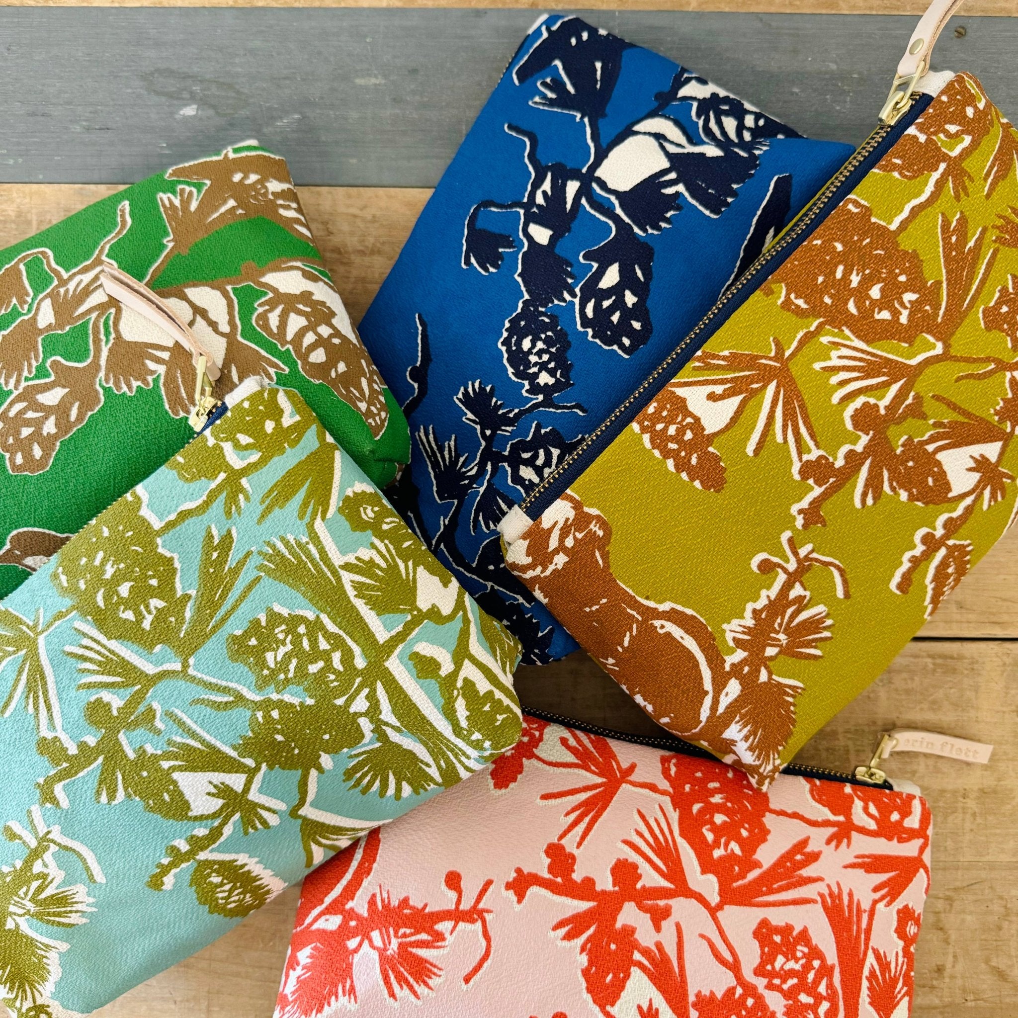 Pine Cone Tree Laura Colored Pouch – La Vie Est Belle